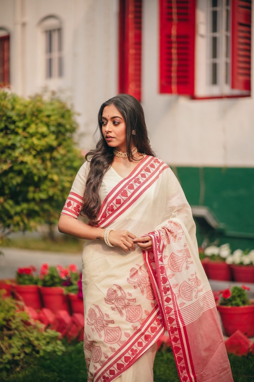 Tasher Desh Lal Sada Jamdani Saree