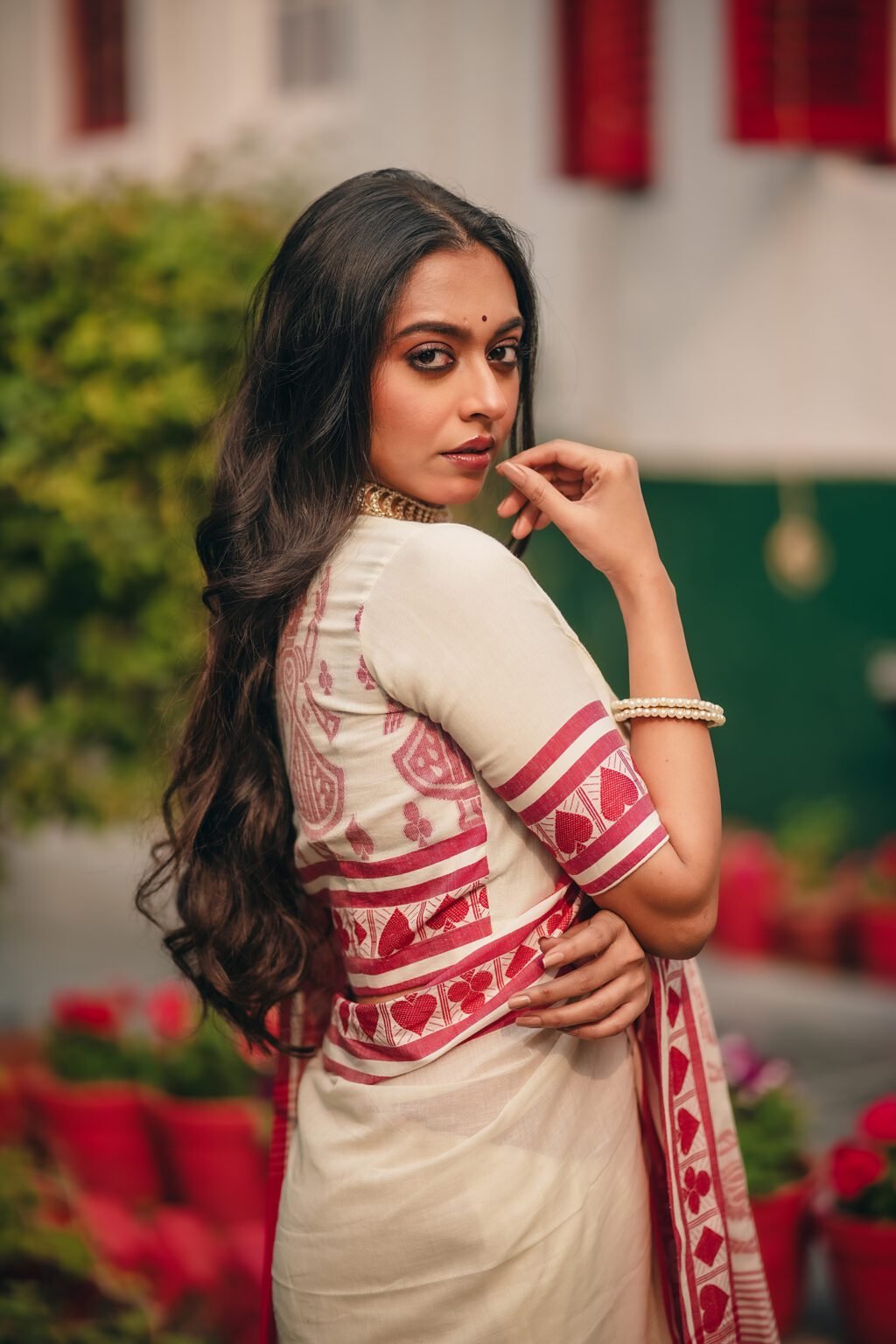 Tasher Desh Lal Sada Jamdani Saree