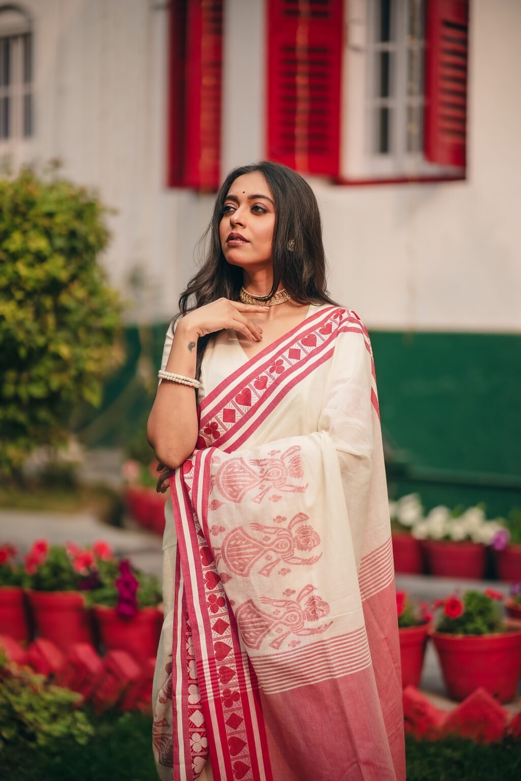 Tasher Desh Lal Sada Jamdani Saree