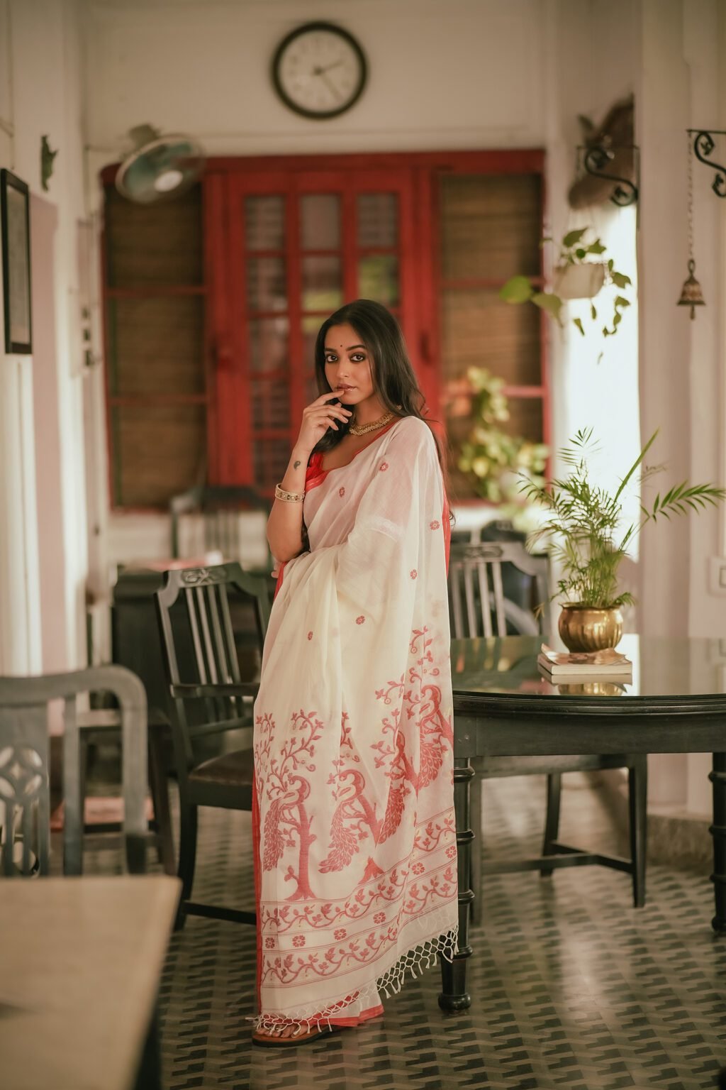 Buy Authentic Lal Sada Mayur Pankhi Jamdani Saree