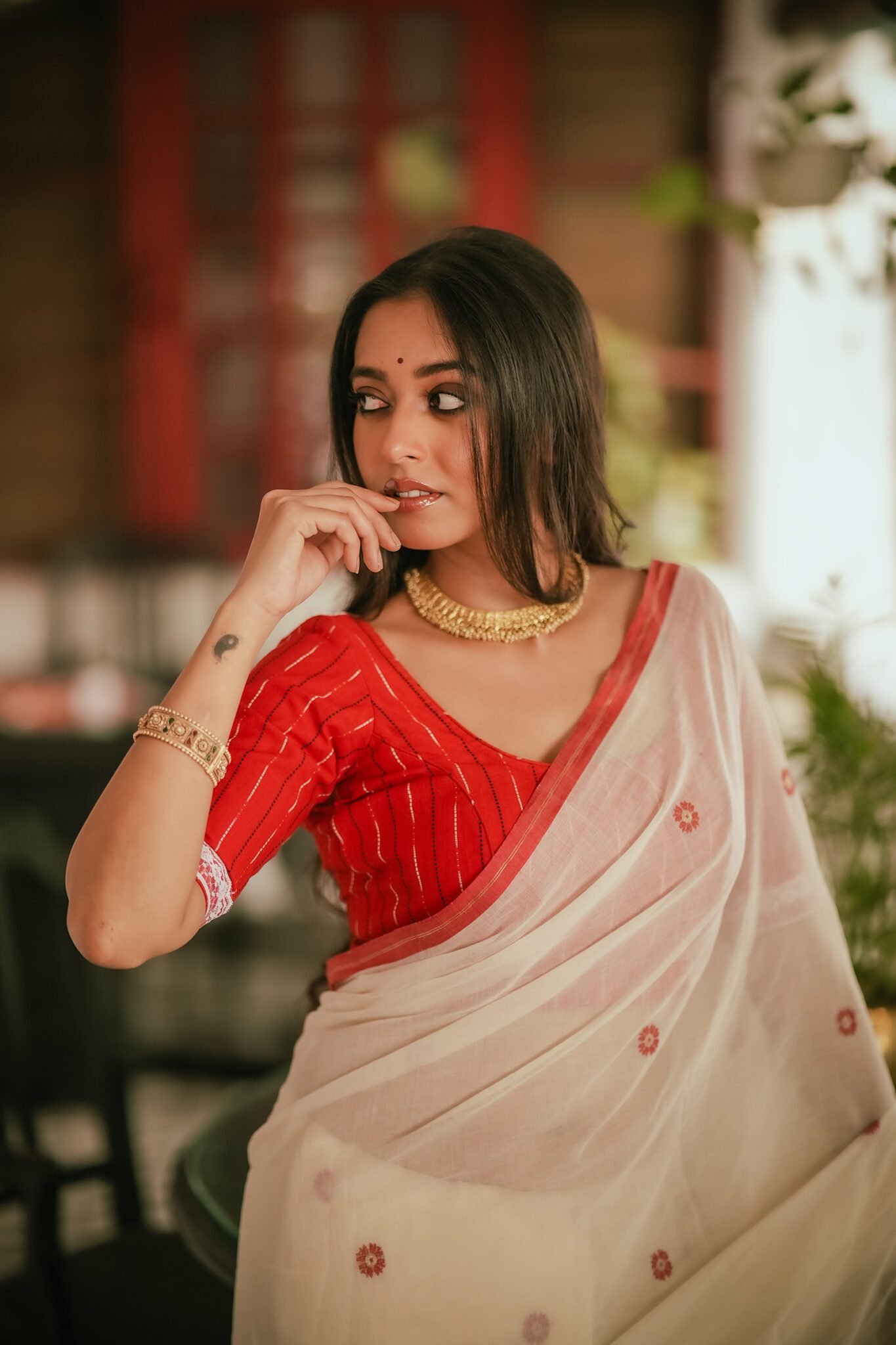 Buy Authentic Lal Sada Mayur Pankhi Jamdani Saree